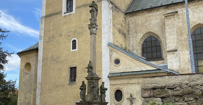 Sloup Panny Marie u kostela Nalezení svatého Kříže ve Frýdlantu ...